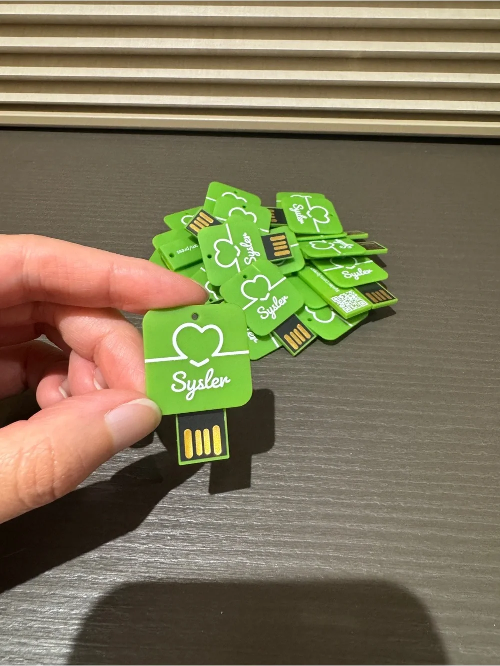 Sysler | Other | Sysler Brand Clipit Pin Style Designer Green Usb Flash ...